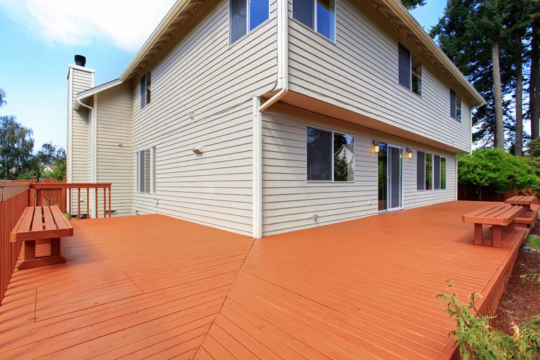 8 Best Deck Stain Colors For Wooden Decks - Homeluf.com