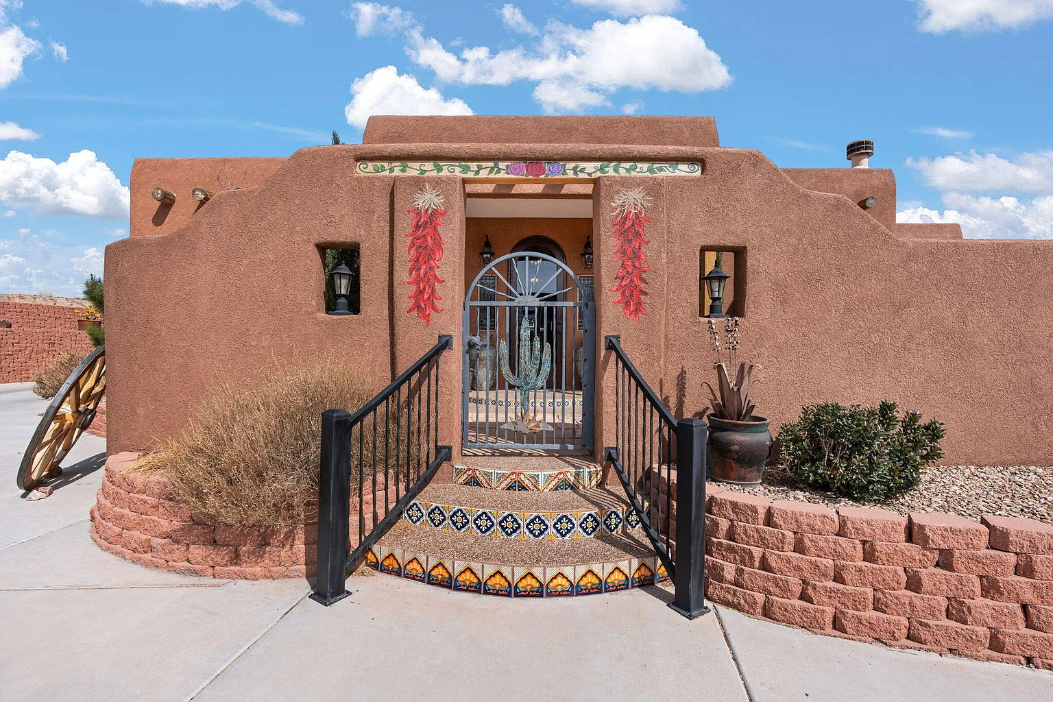 20 Santa Fe Front Entry Gate Ideas to Wow Your Guests