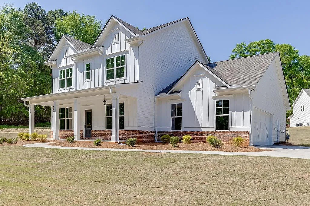10 Beautiful Farmhouse Exteriors for Curb Appeal Inspiration