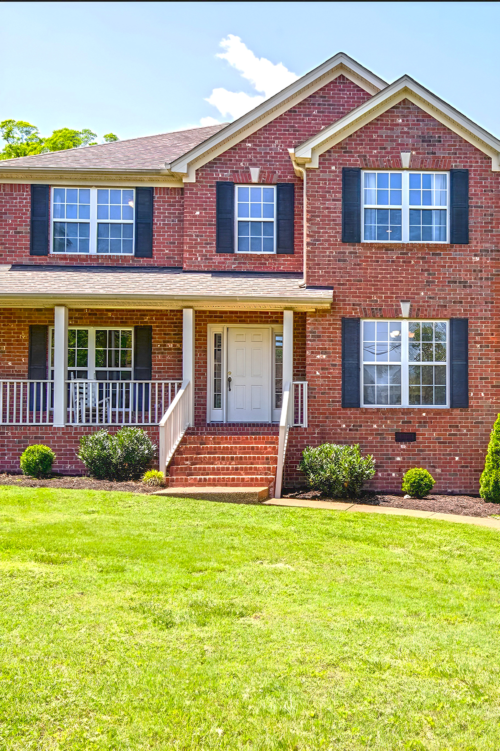 40 Stunning Red Brick House Exteriors to Inspire Your Next Home Makeover