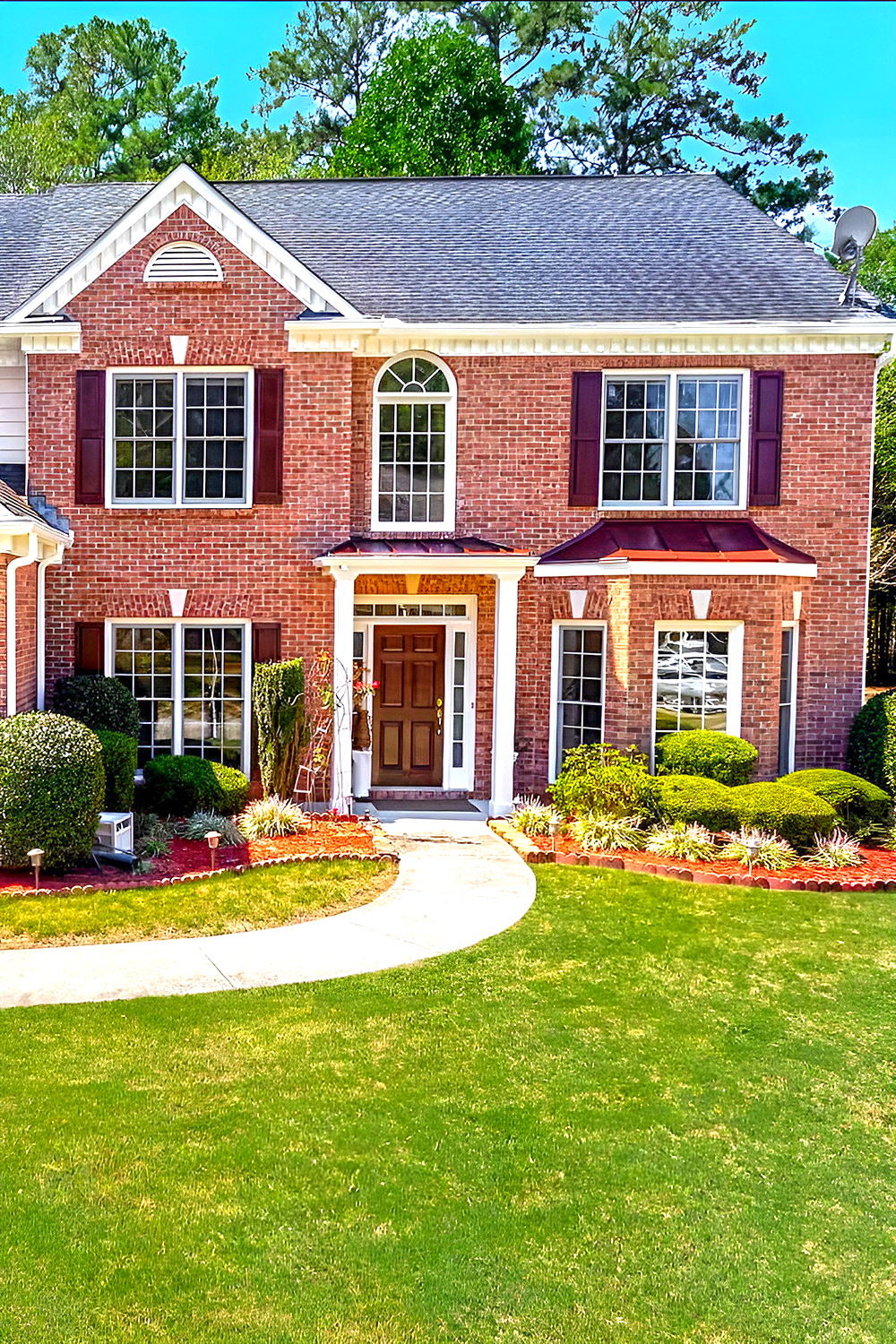 40 Stunning Red Brick House Exteriors to Inspire Your Next Home Makeover