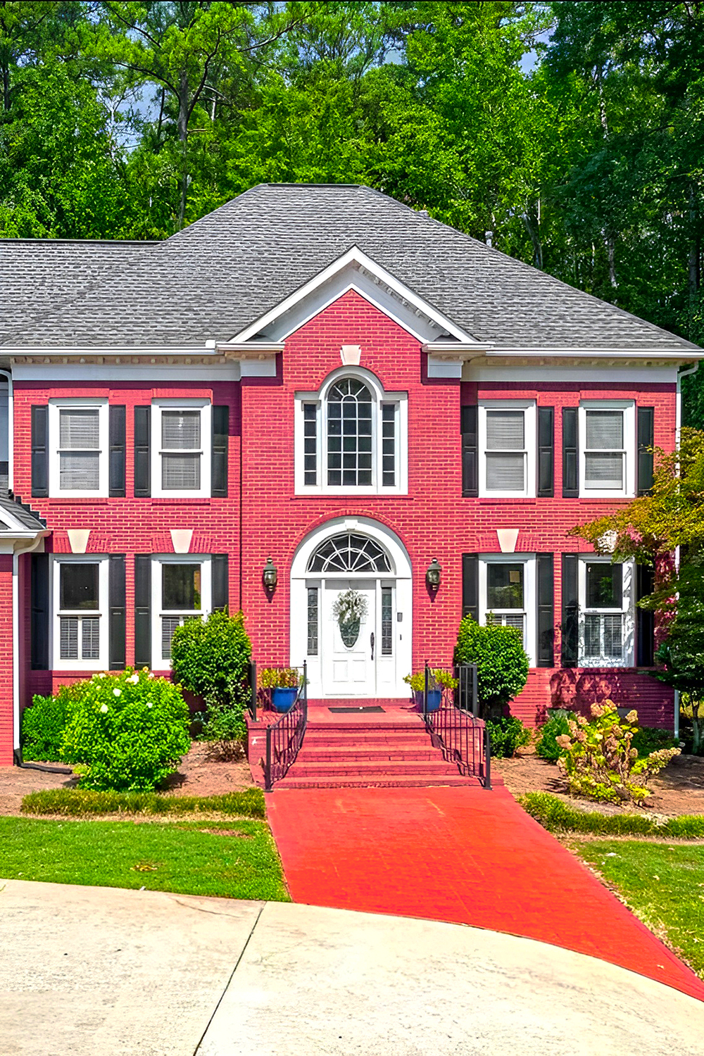 40 Stunning Red Brick House Exteriors to Inspire Your Next Home Makeover
