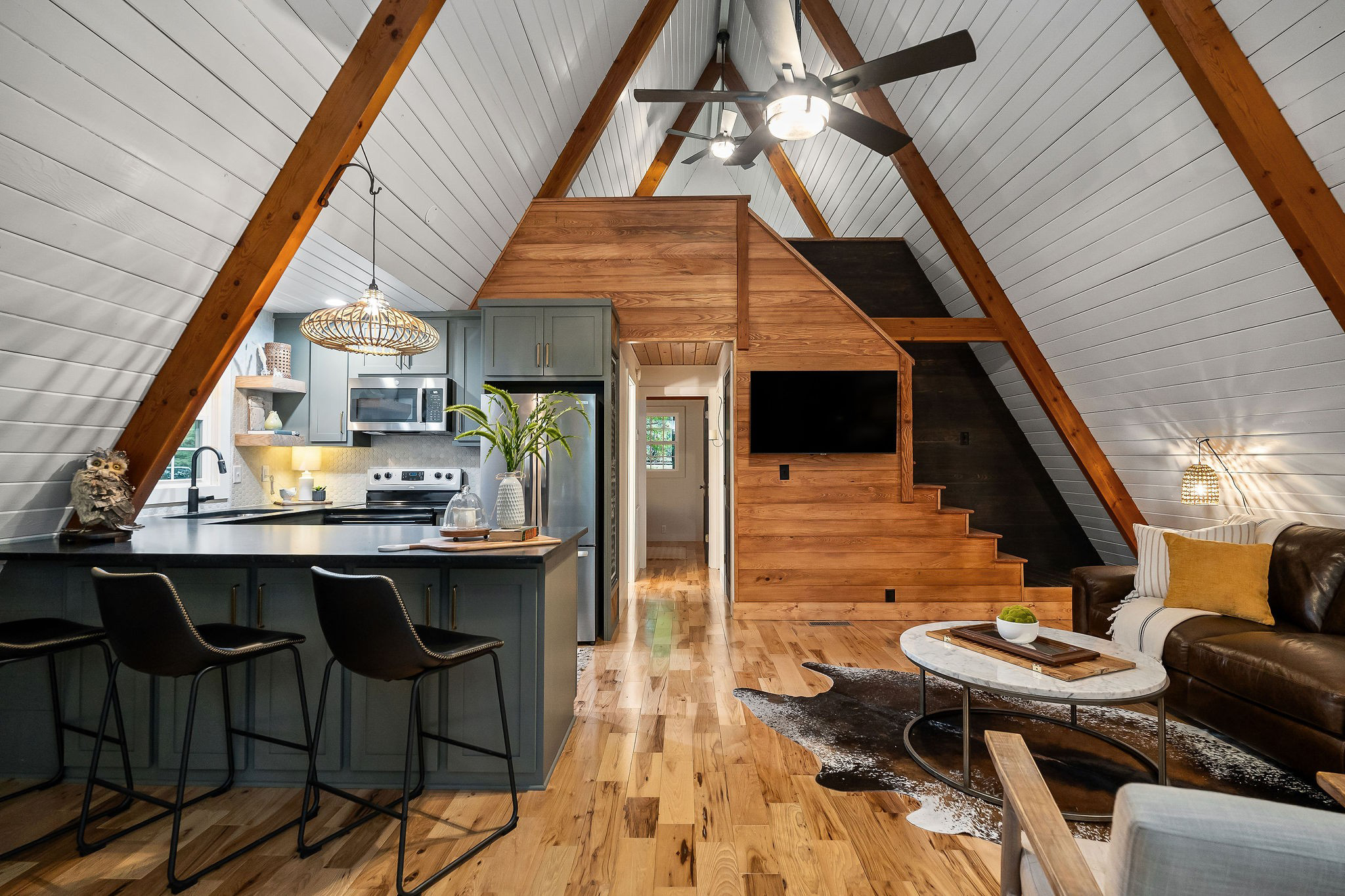 10 Efficient A-Frame House Kitchen Layouts to Maximize Space