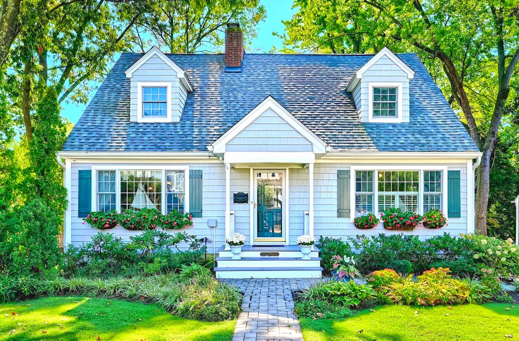 17 Cape Cod House Exterior Remodel Ideas to Elevate Your Home's Curb Appeal