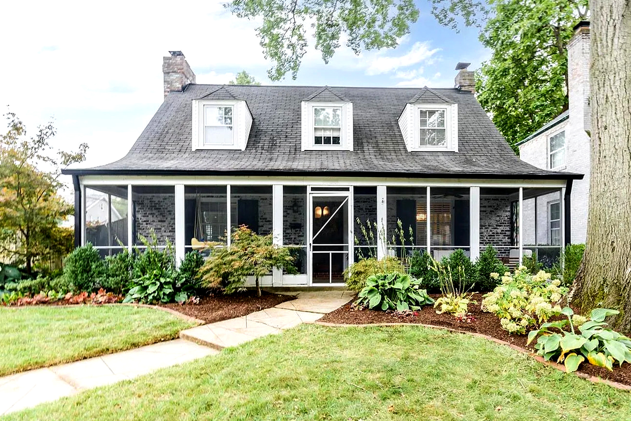 10 Cape Cod Screened-In Porch Designs to Transform Your Outdoor Space