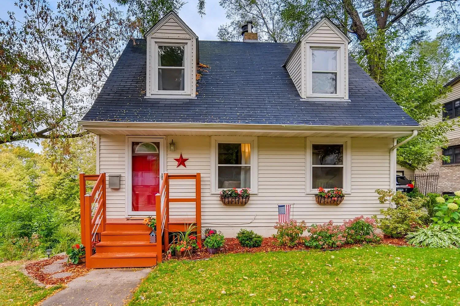 Stunning 1947 Cape Cod House: Inspiring Makeover Ideas