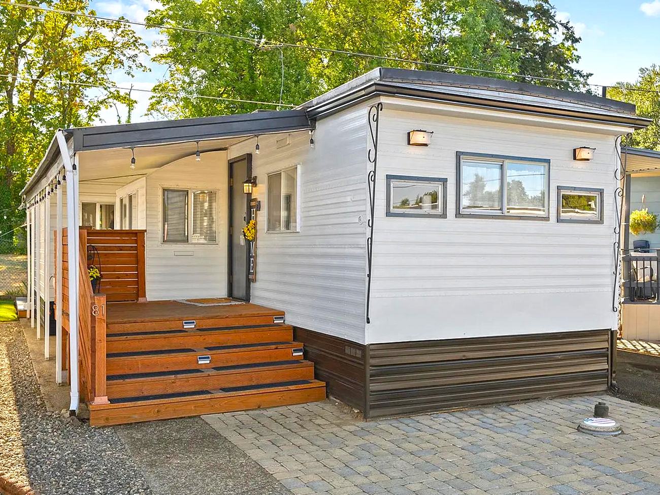 From Vintage to Wow: Step Inside This Cozy 1962 Manufactured Home Makeover