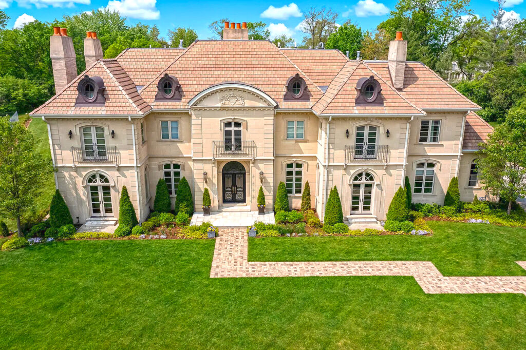 17 French Chateau Style Homes That Capture Storybook Elegance