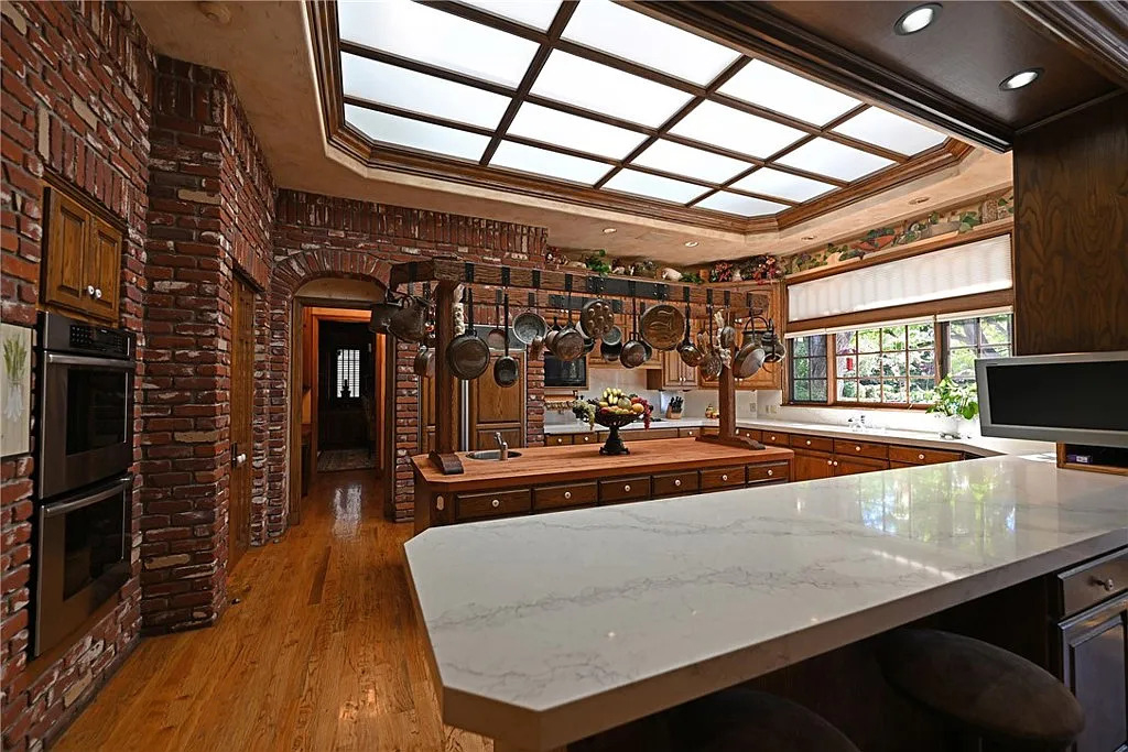 17 Timeless French Chateau Kitchen Designs You’ll Love