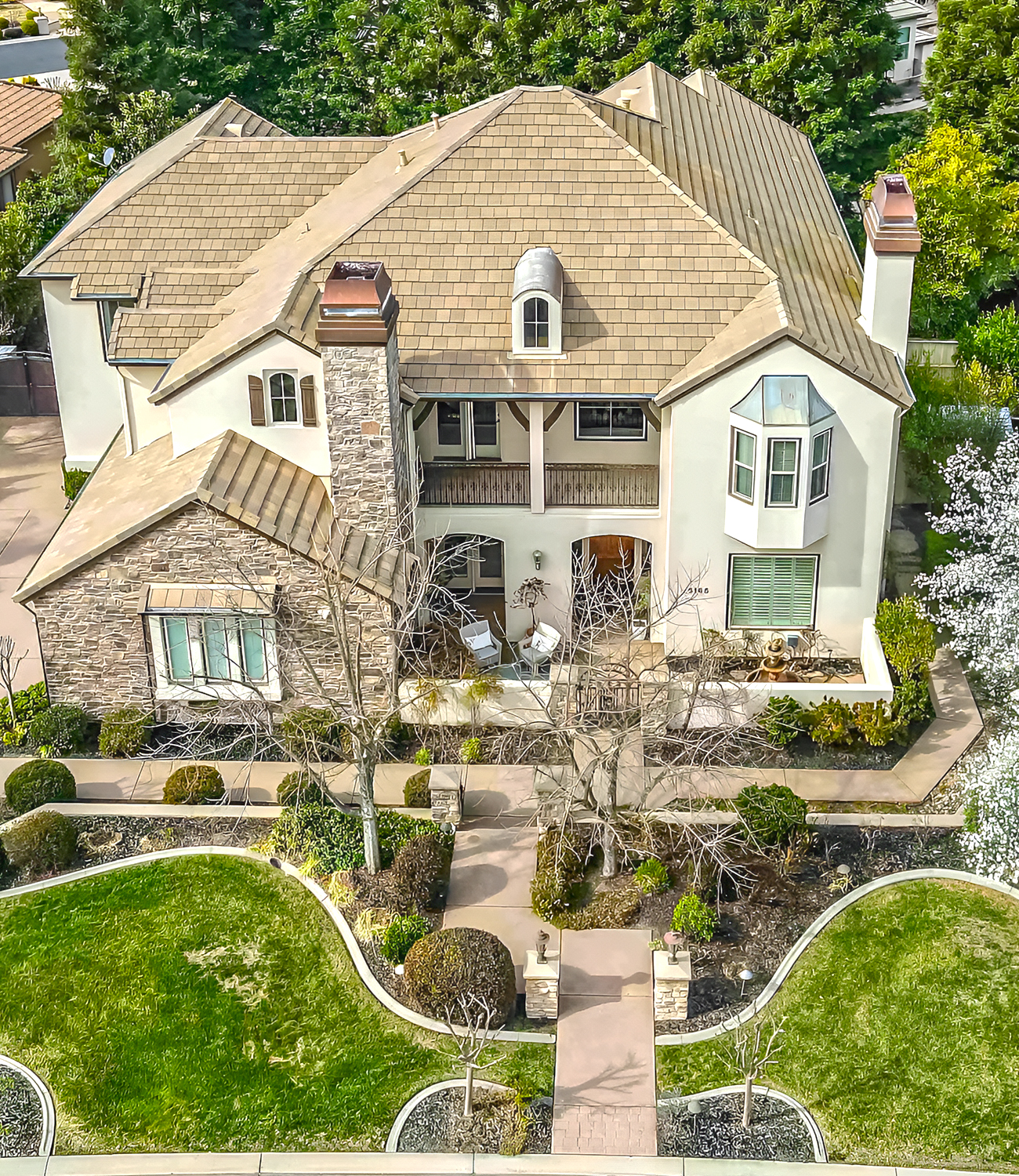 17 French Chateau Style Homes That Capture Storybook Elegance