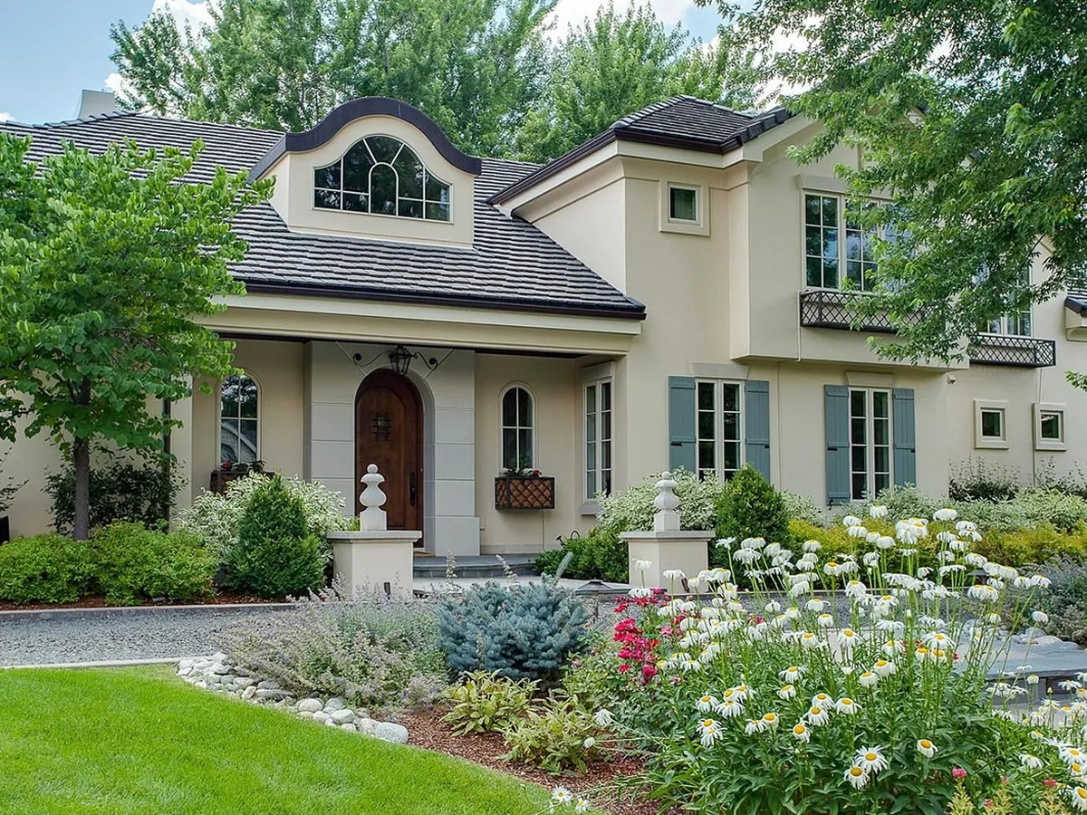 Modern French Country Home: Elegant Exterior and Cozy Interior Ideas