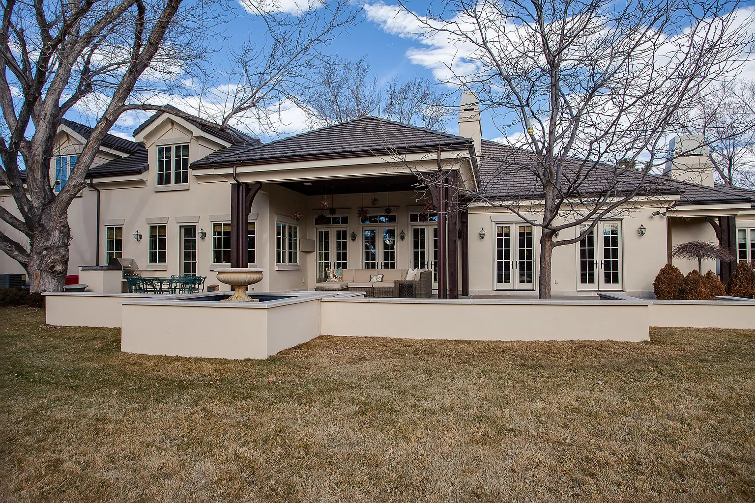 Modern French Country Home: Elegant Exterior and Cozy Interior Ideas