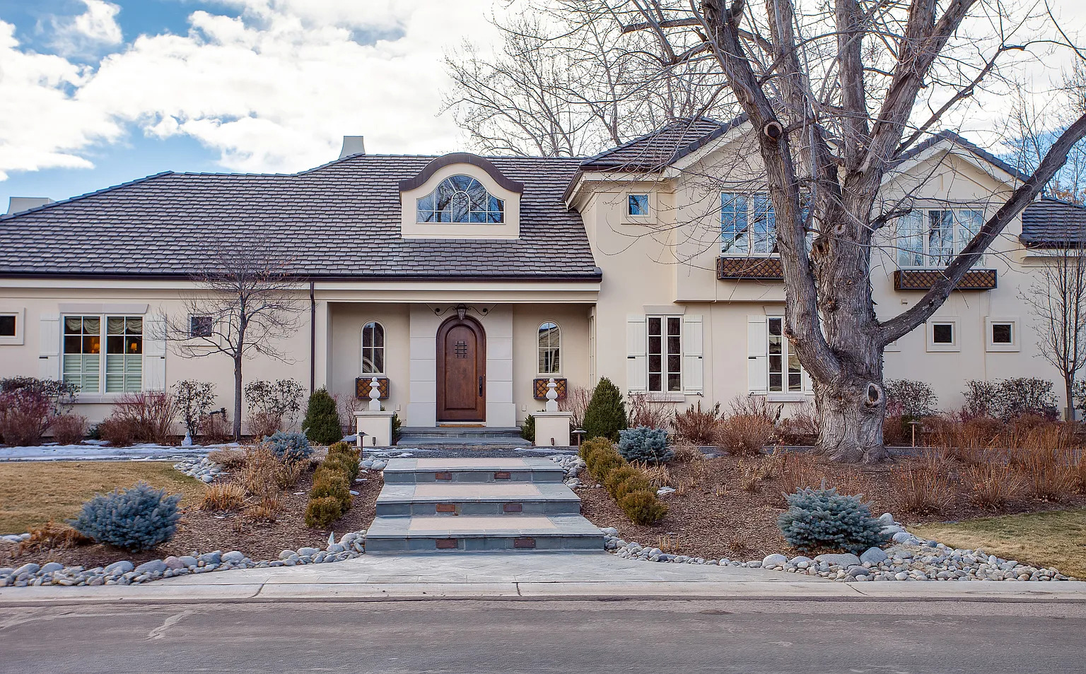 Modern French Country Home: Elegant Exterior and Cozy Interior Ideas