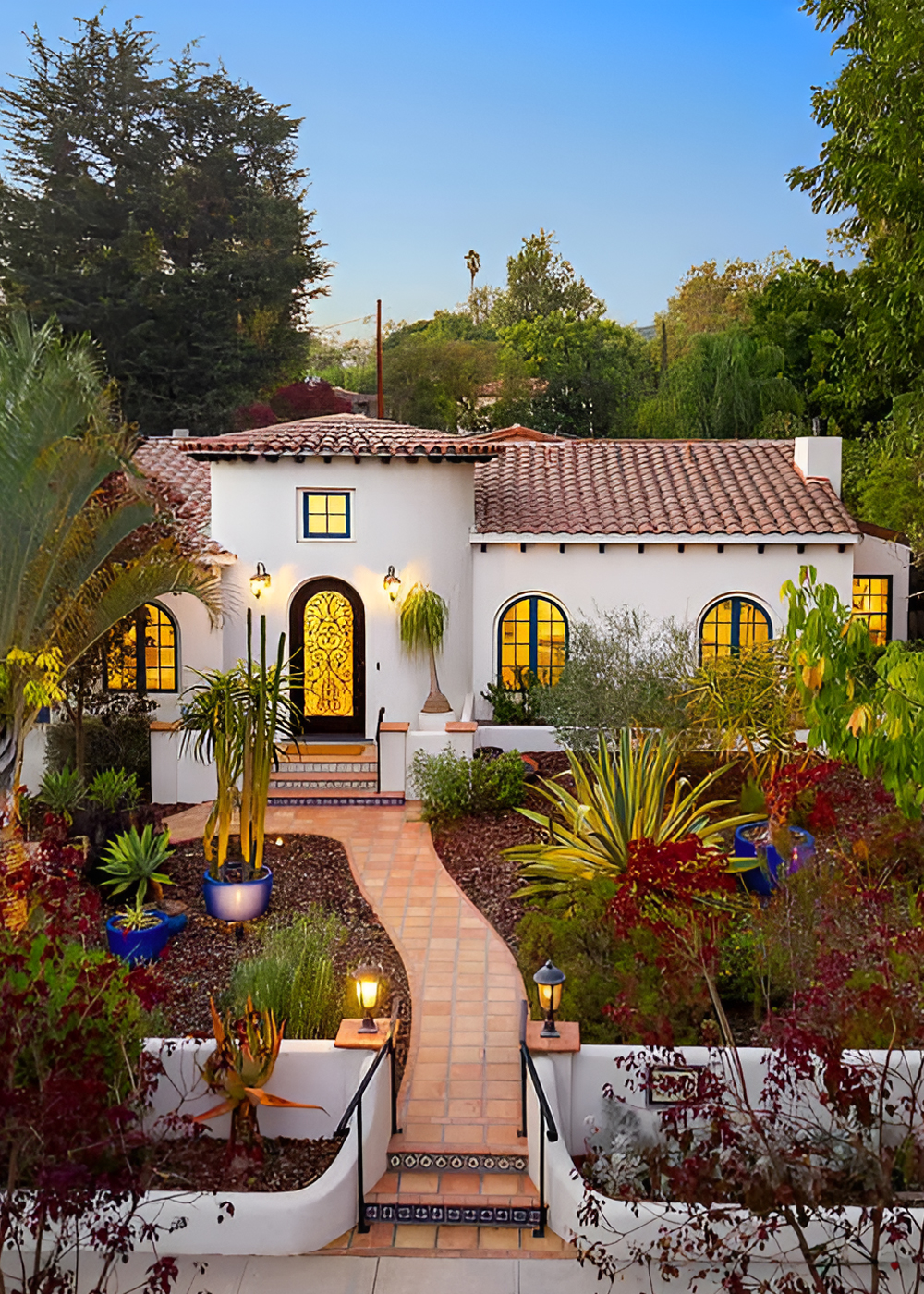 Stunning Modern Spanish Home: Outdoor & Interior Inspiration