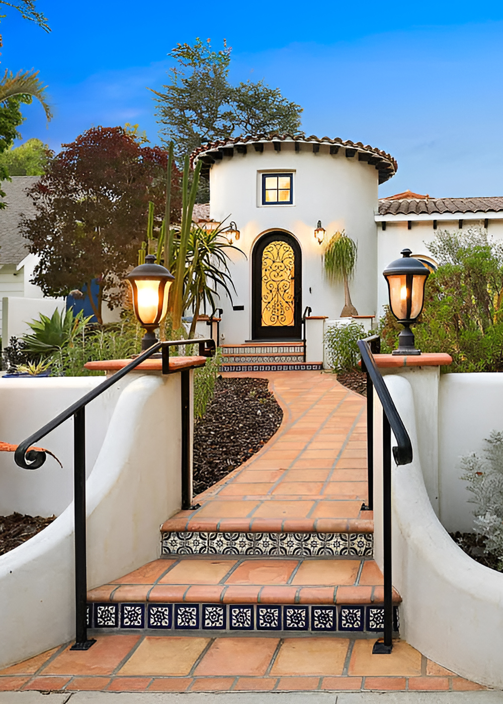 Stunning Modern Spanish Home: Outdoor & Interior Inspiration